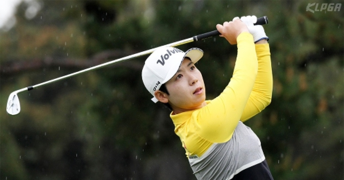 아이언 티샷을 하는 김연송 프로 [KLPGA 챔피언십]