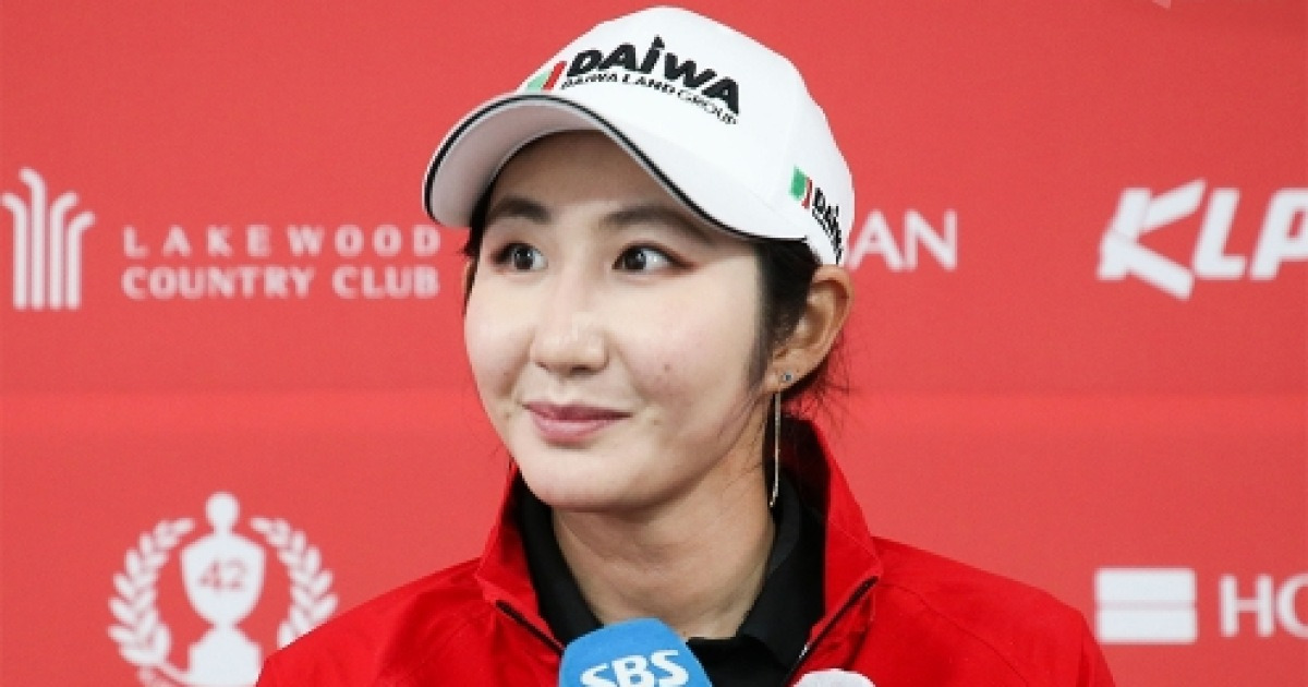 인터뷰하는 단독1위 배선우 프로 [KLPGA 챔피언십]