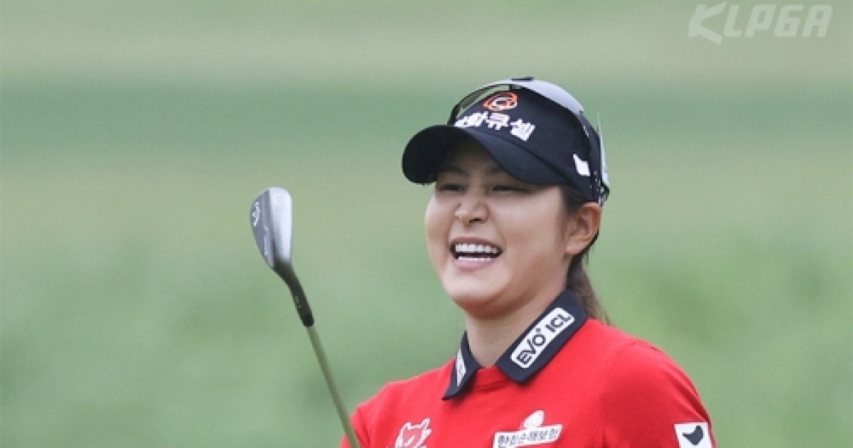 '아쉬운 마음'이 느껴지는 김지현 프로의 표정 [KLPGA 챔피언십]