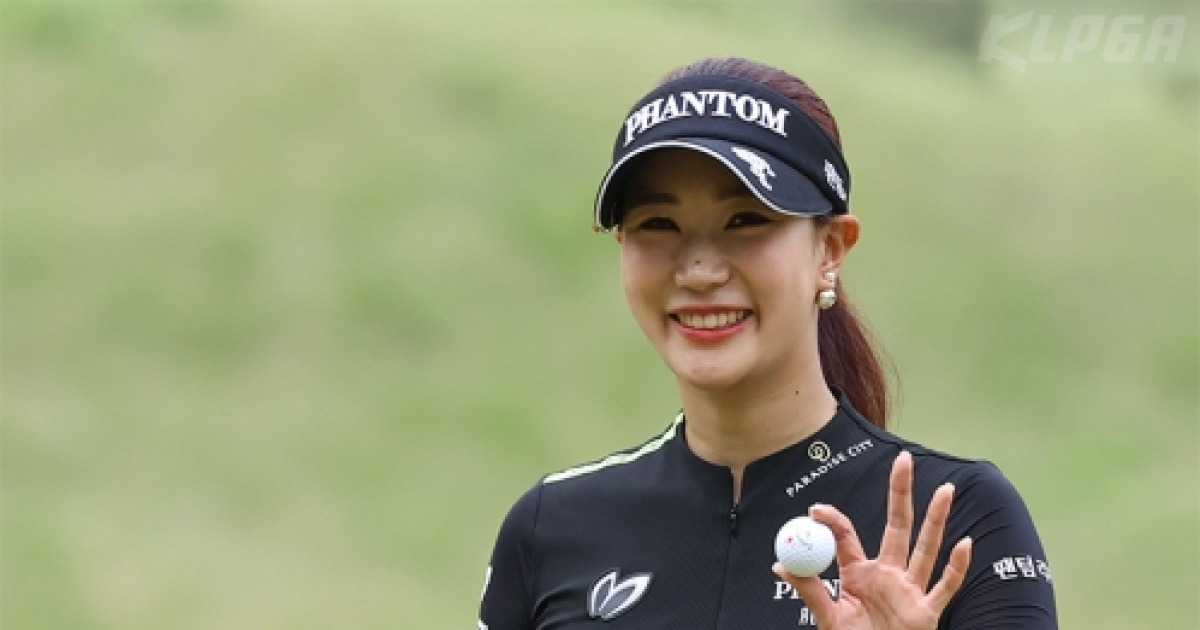 환한 미소로 인사하는 유현주 프로 [KLPGA 챔피언십]