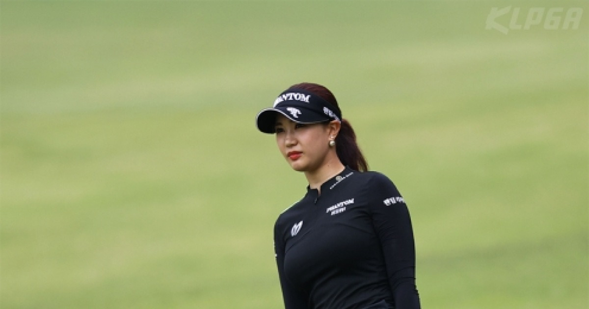 타구 방향을 바라보는 유현주 프로 [KLPGA 챔피언십]