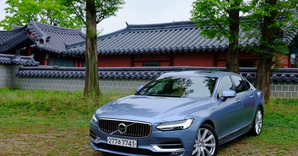 [정찬수의 시승기] 고급스런 하차감에 안전 중심 편의사양까지, 볼보 S90 T5