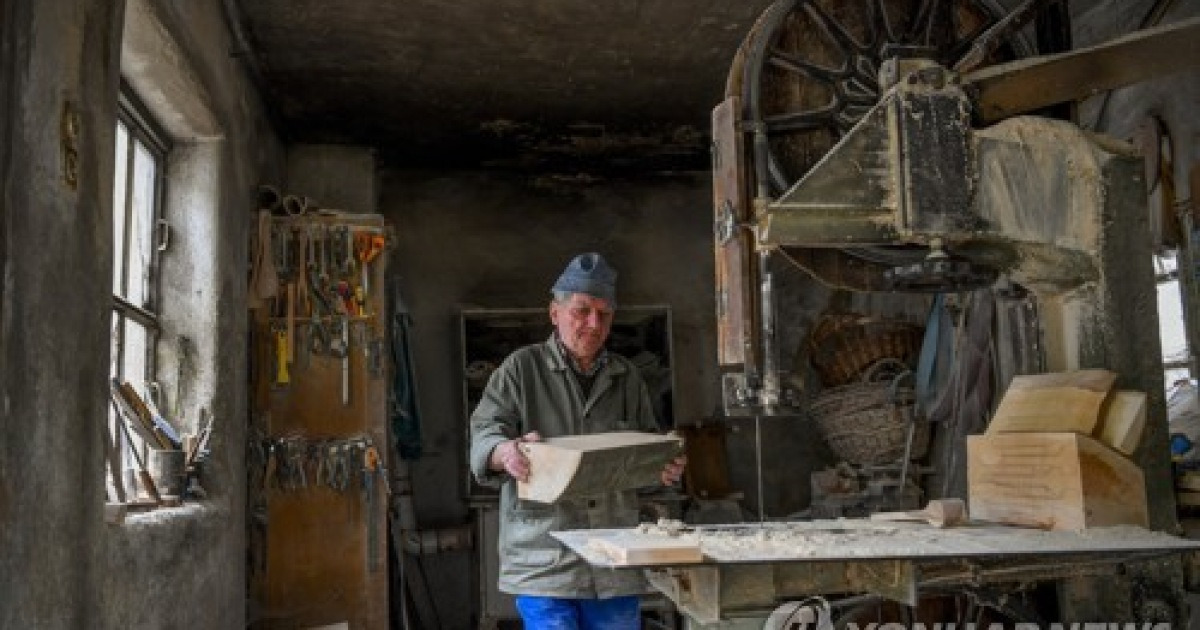 HUNGARY PHOTO SET SPOON MAKER