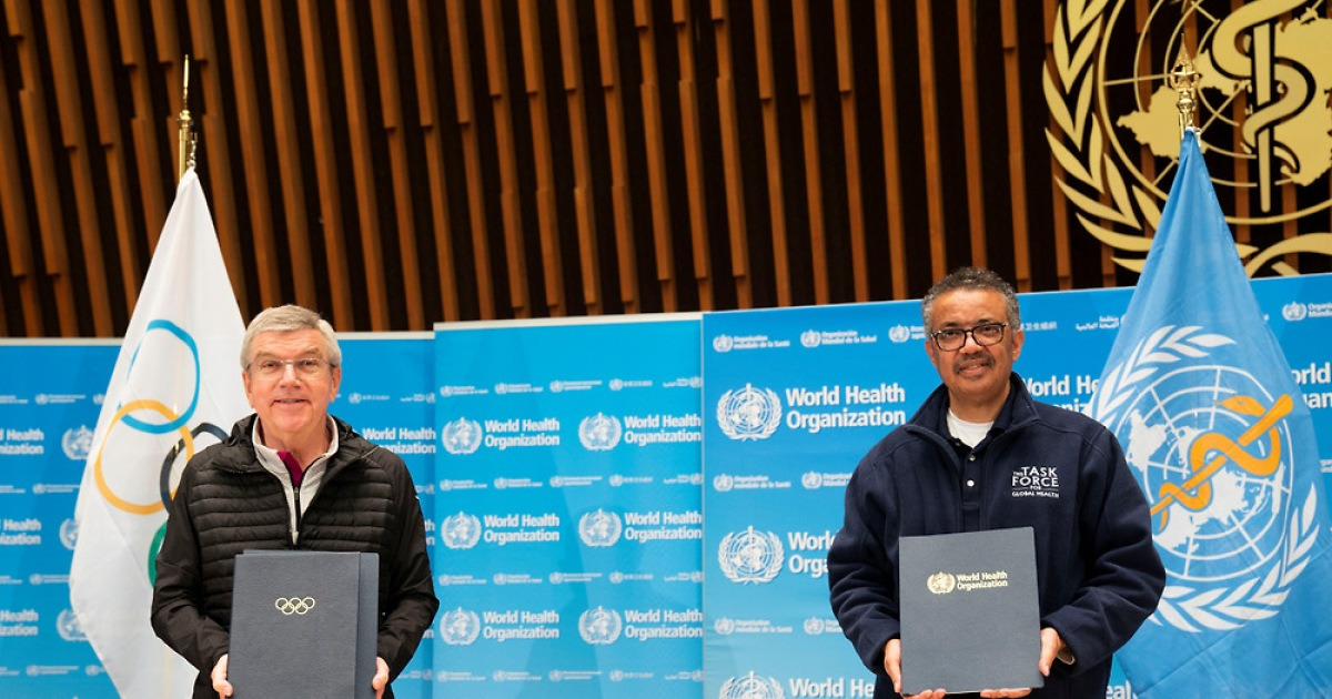 바흐 IOC 위원장 "도쿄 올림픽 재연기는 없다..내년에도 못 치르면 취소"