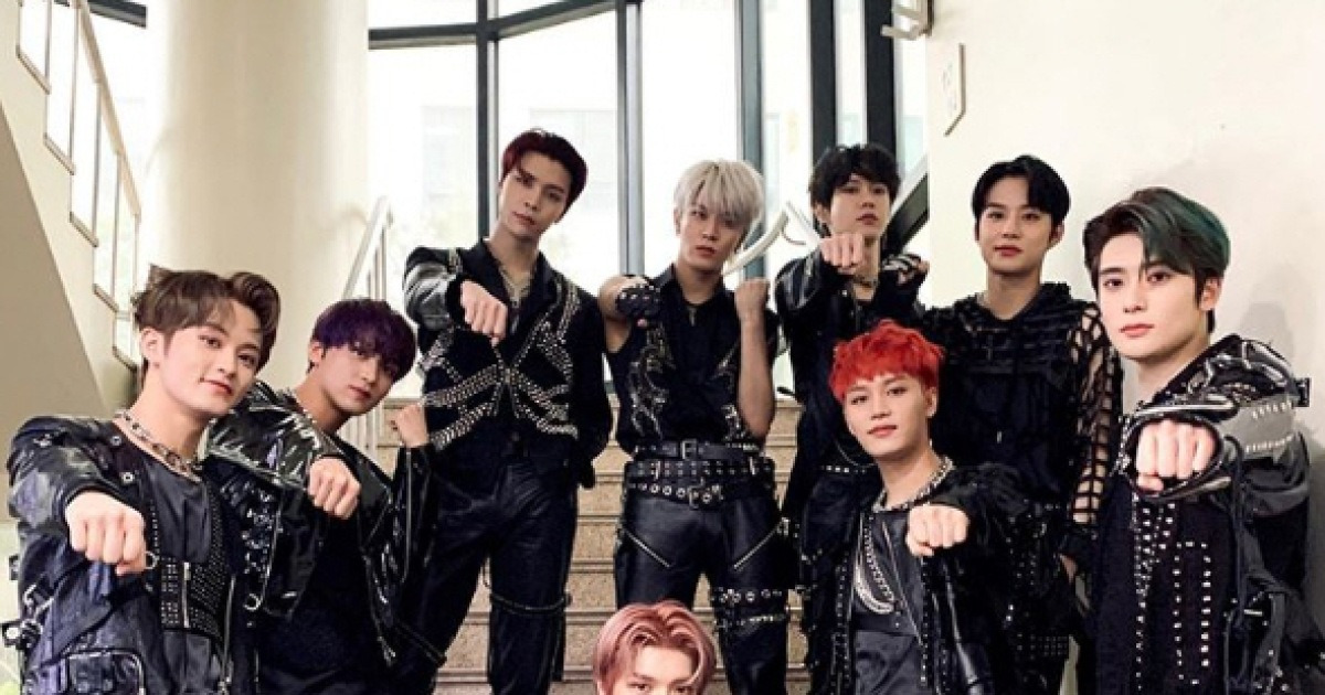 NCT127 비주얼 폭발 '뮤직뱅크' 완전체 인증샷→도영·태용, 심쿵 유발 셀카