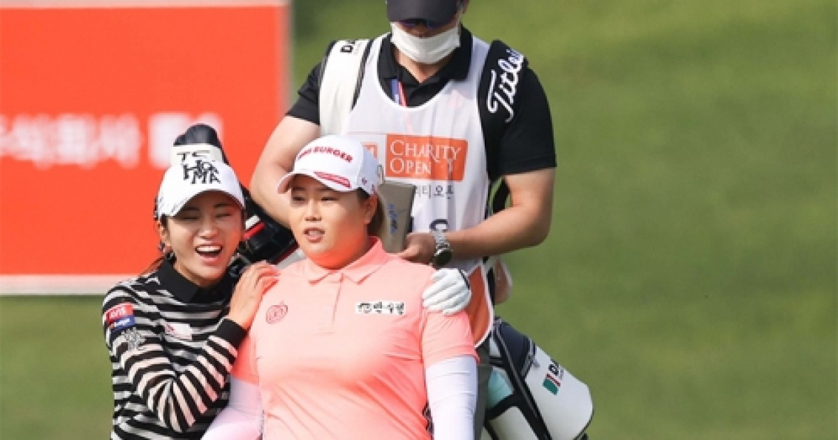 안선주와 얘기 도중 웃음꽃 터진 이보미 프로 [KLPGA E1채리티오픈]