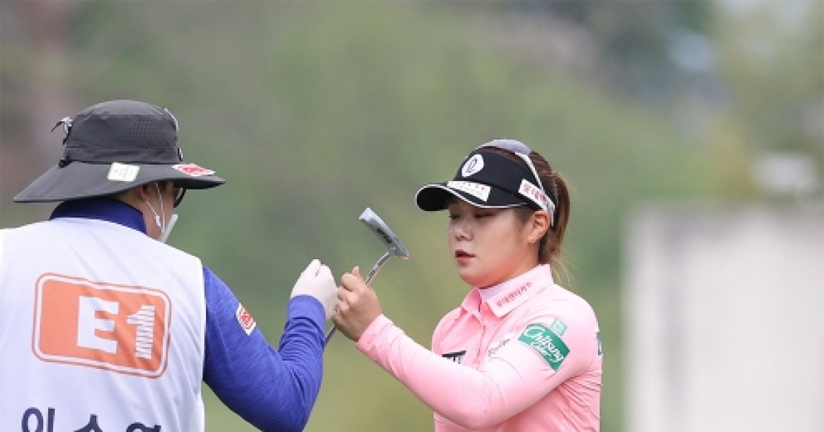 '노보기' 7언더파 단독 선두로 나선 이소영 프로 [KLPGA E1채리티오픈]