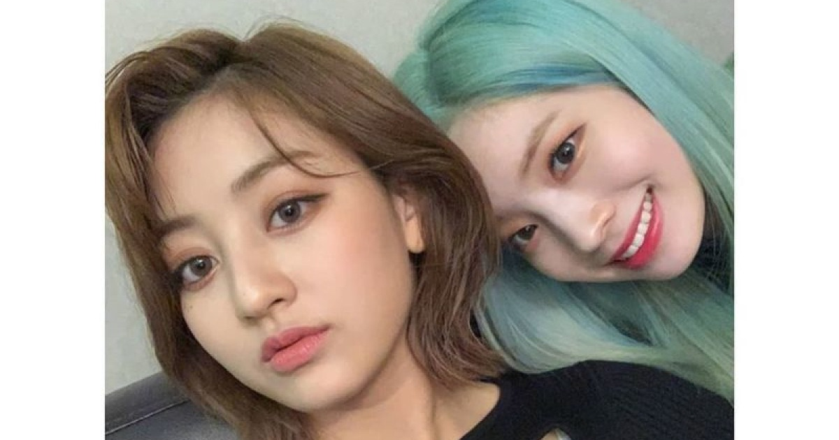 트와이스 지효, 23살 다현 생일 축하 투샷 'JYP 대표 꽃밭'[SNS★컷]