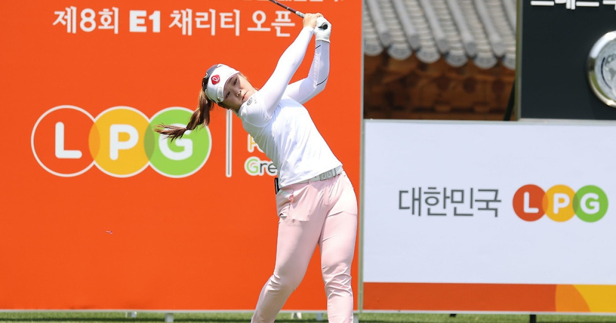 이소영, KLPGA 'E1 채리티 오픈' 2R 단독 선두 질주