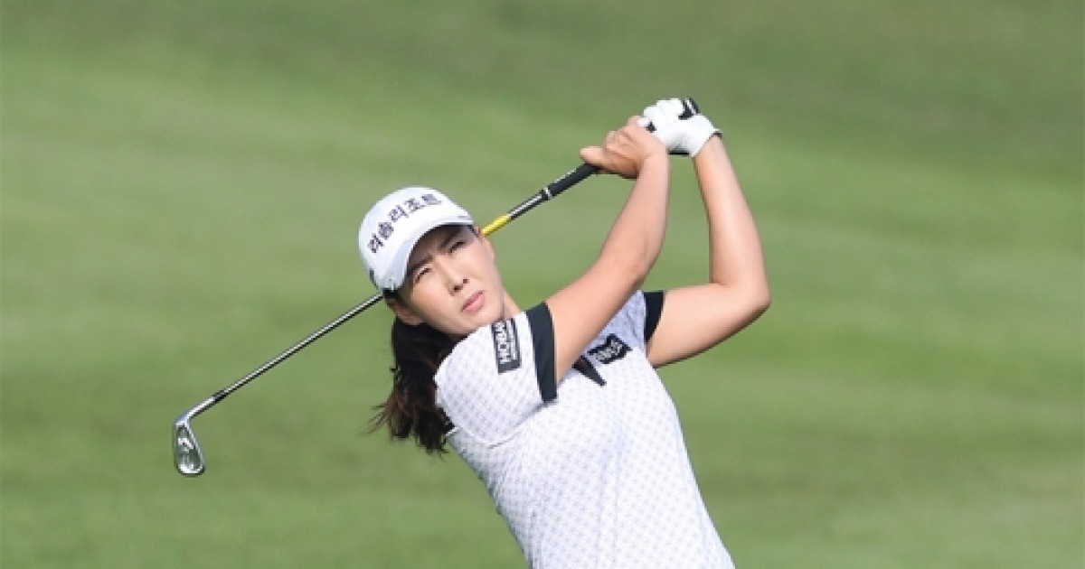 '원조 필드의 모델' 홍진주 프로의 어프로치 샷 [KLPGA E1채리티오픈]