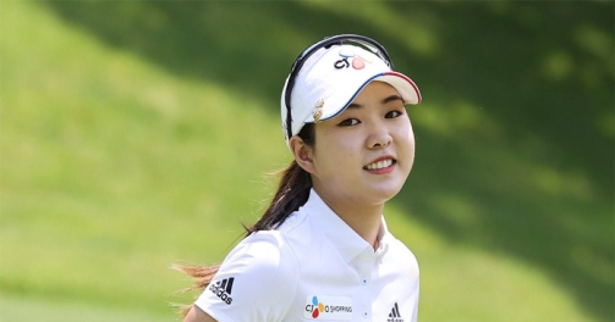 장은수 프로의 수줍은 미소 [KLPGA E1채리티오픈]