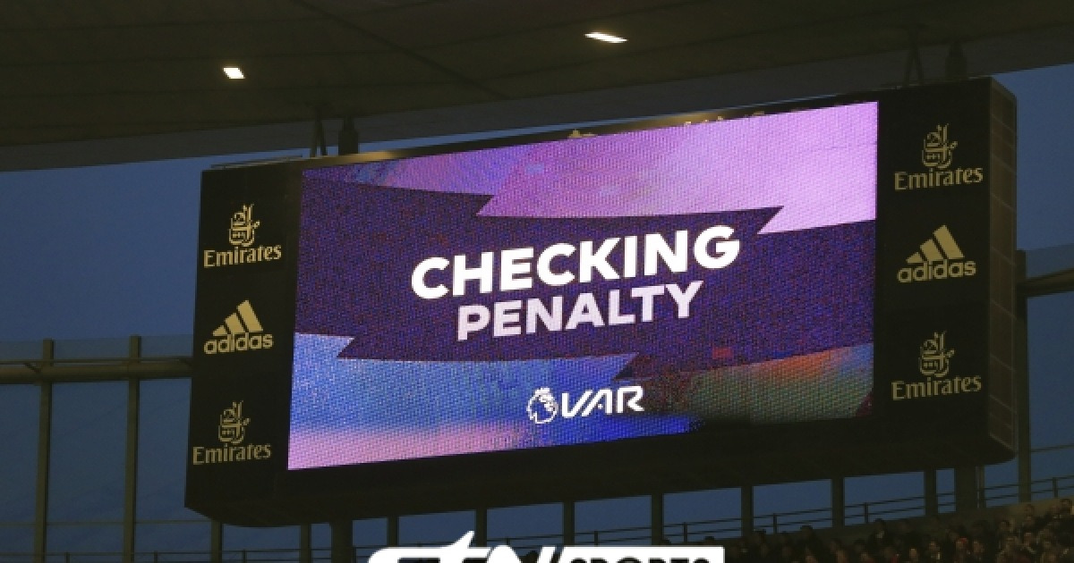'6월 17일 EPL 재개' 심판들도 기지개..교육 통해 VAR 실수 분석