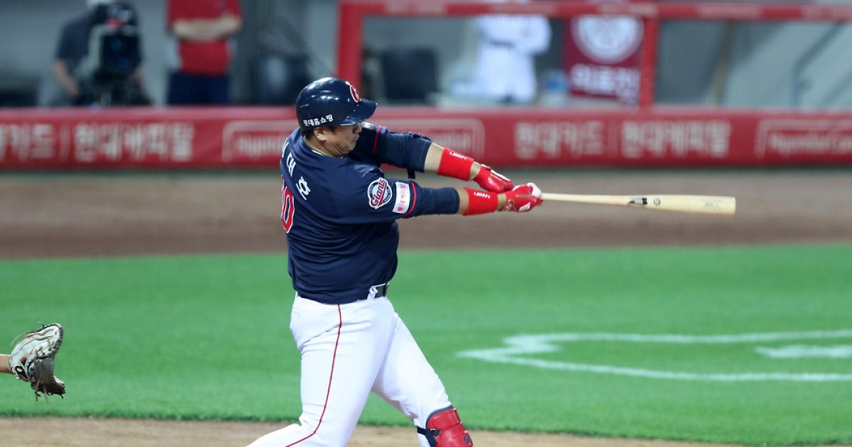 이대호, 홈런으로 KBO 16번째 3000루타 달성