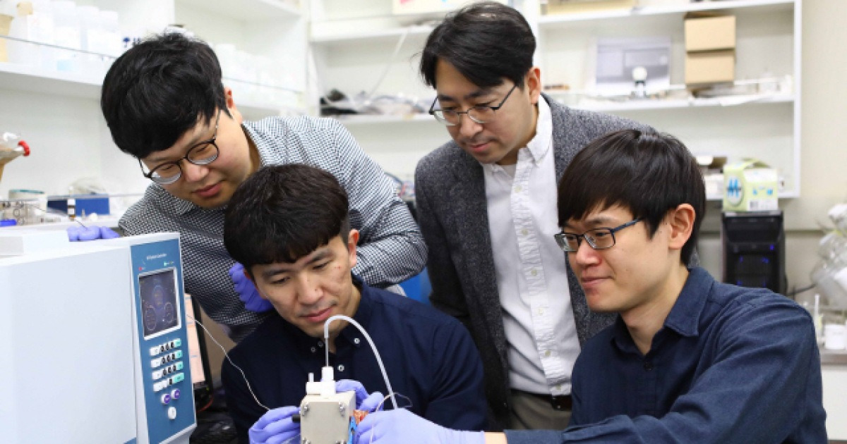 "CO2가 고부가가치 물질로 변신"..KAIST 전환효율 높인 촉매 개발