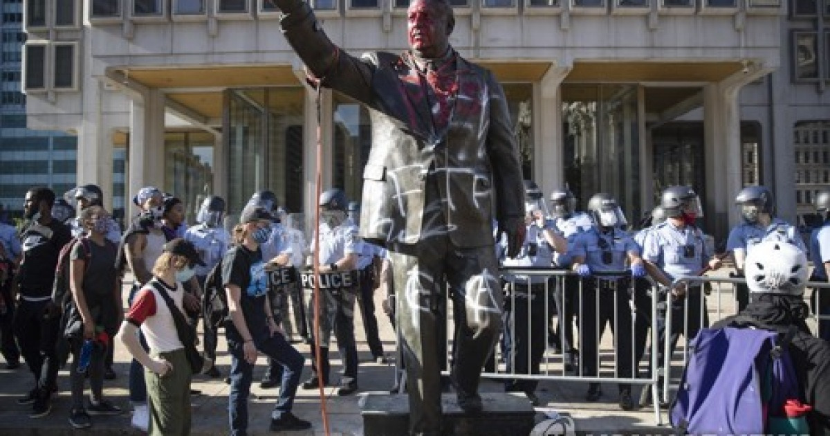 Mayor Statue-Removed