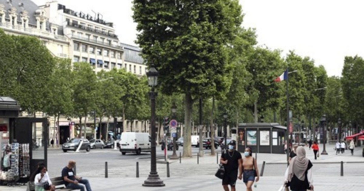 Virus Outbreak France Daily Life