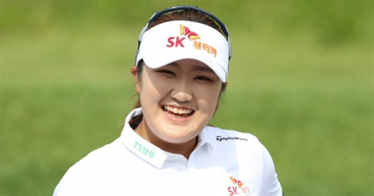 '상승세' 유해란 프로의 환한 미소 [KLPGA 롯데칸타타 여자오픈]