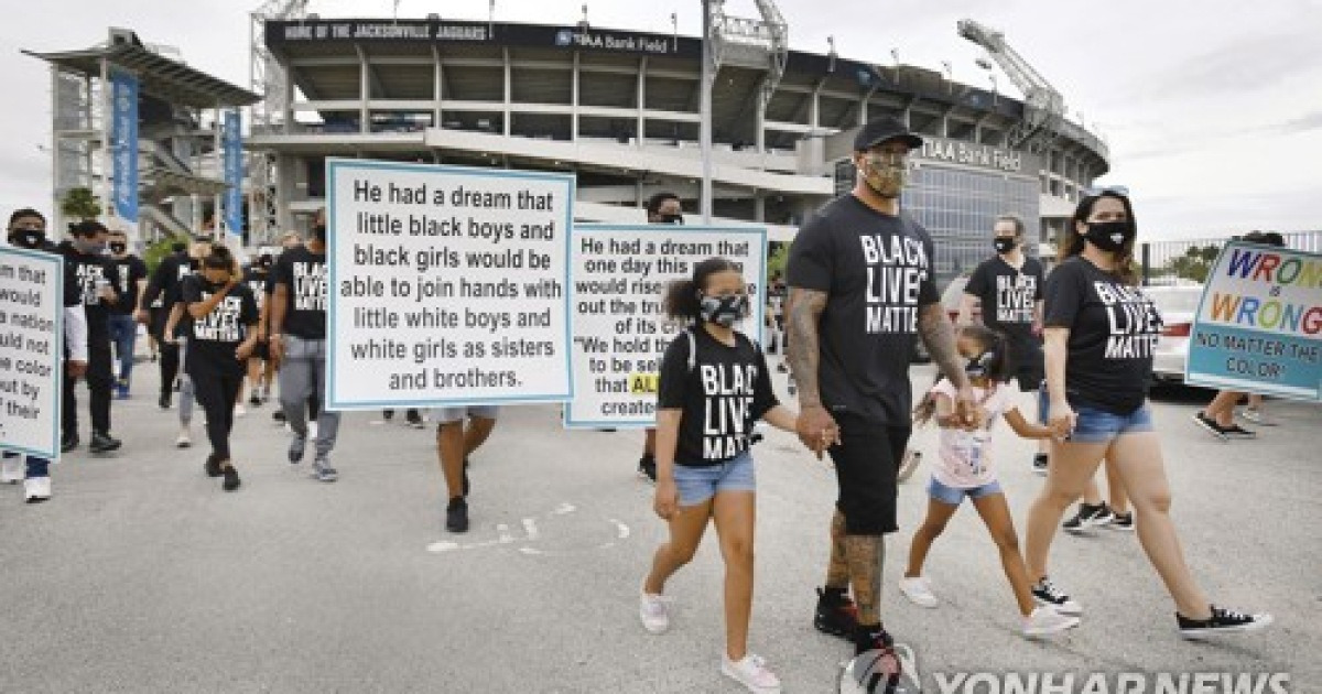 Jaguars-Protest March Football