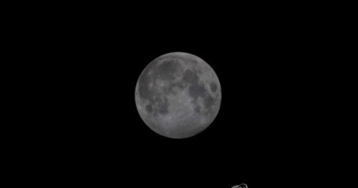 INDIA NATURE PENUMBRAL LUNAR ECLIPSE FULL STRAWBERRY MOON