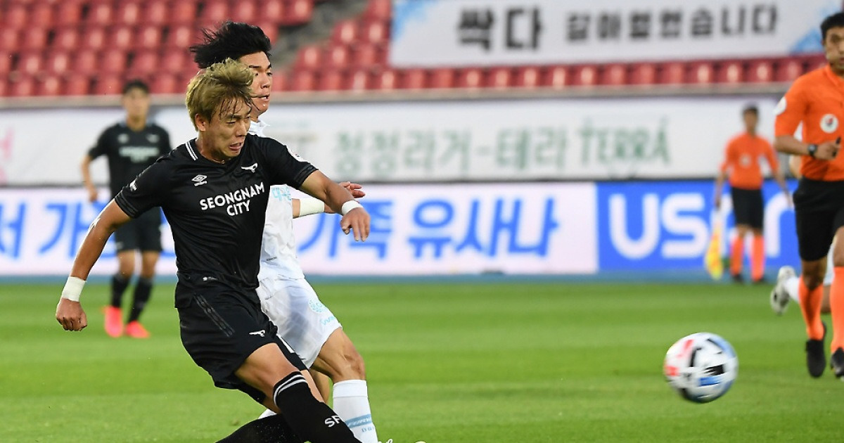[포토] 최오백, 돌파 후 바로 슈팅!
