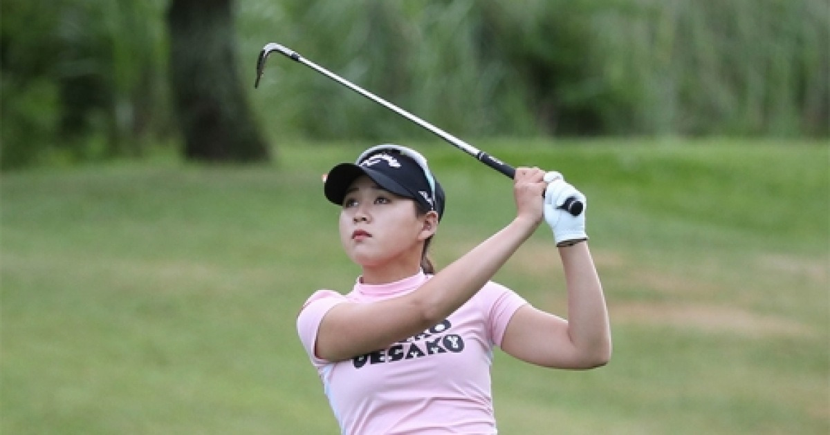 루키 이제영, 에쓰오일 챔피언십 첫날 깜짝 선두 [KLPGA]