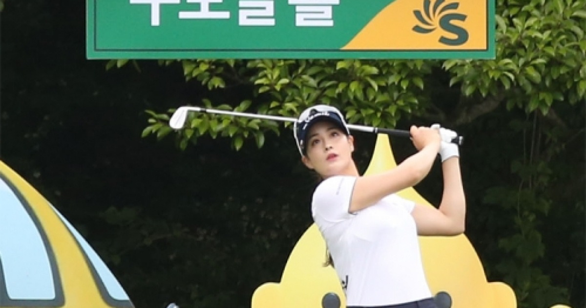후텁지근한 더위를 날리는 박결 프로의 티샷 [KLPGA 에쓰오일 챔피언십]