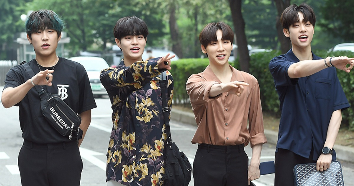 AB6IX, 4인 체제 후 첫 인사![포토엔HD]