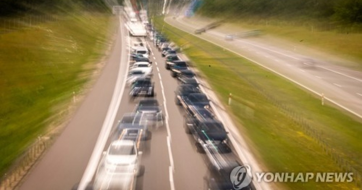 POLAND TRAFFIC JAM AMBER HIGHWAY