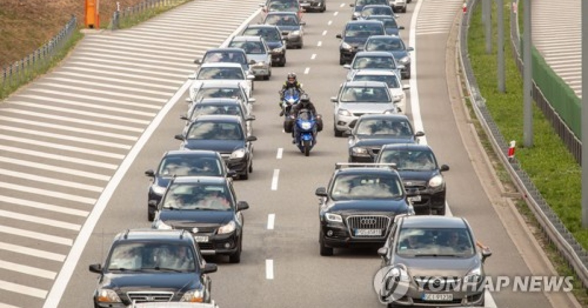 POLAND TRAFFIC JAM AMBER HIGHWAY