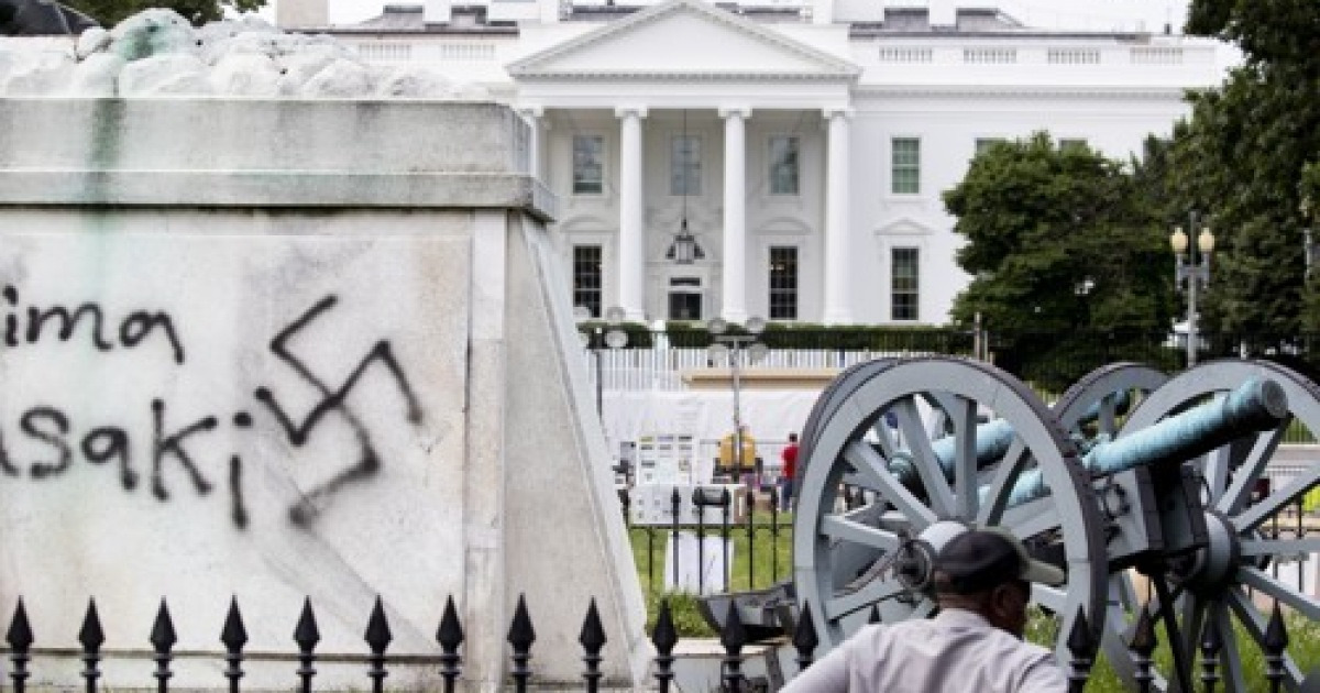 USA WASHINGTON GRAFFITI LAFAYETTE PARK