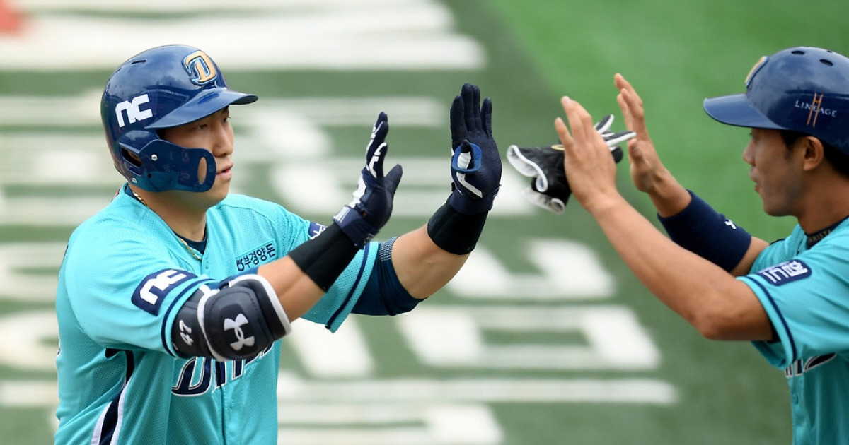 [수원 리뷰]'나성범 투런+알테어 쐐기포' NC, KT에 DH 1차전 3대1 승리 '3연승'