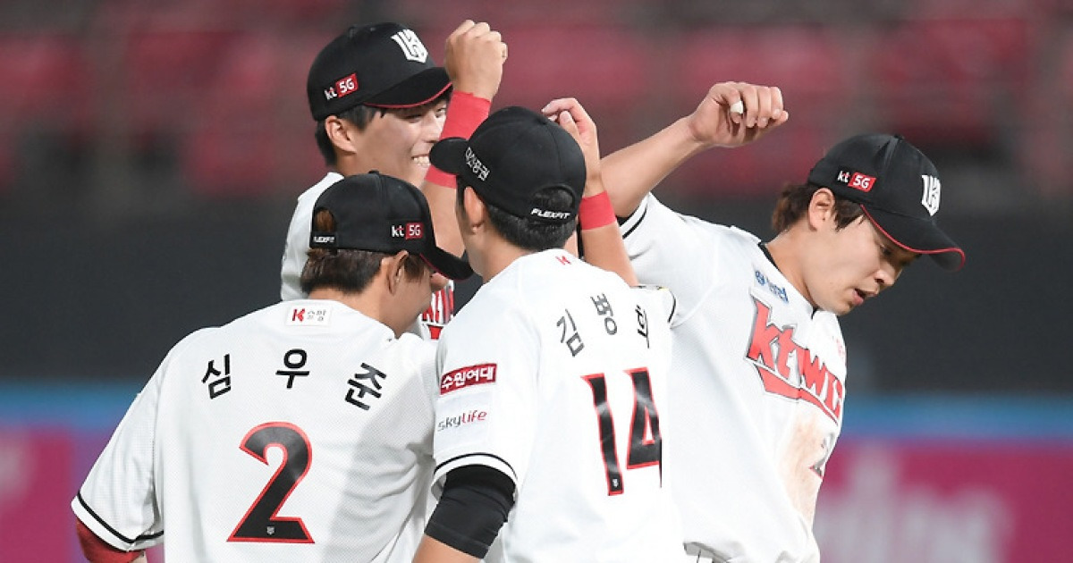 [포토] 타격폭발 KT, DH2차전 NC에 19대6 승리