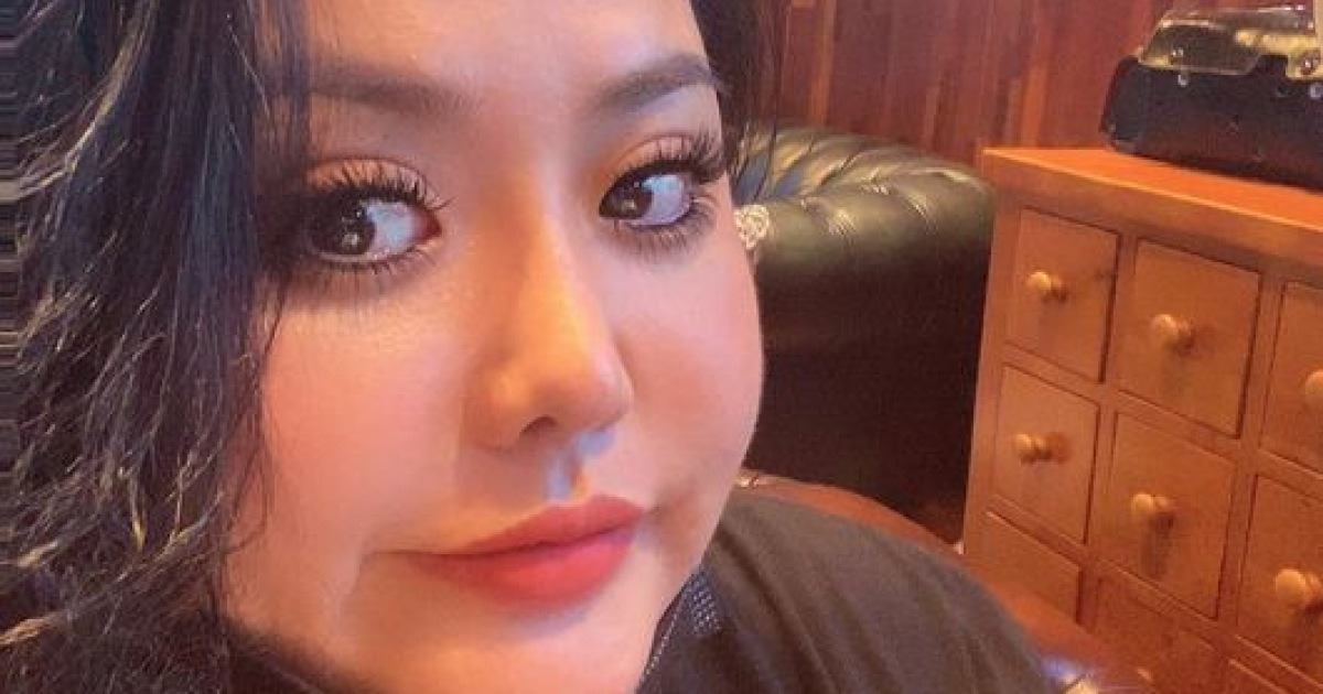 "50kg대 목표 달성 임박?"..홍선영, 완벽한 V라인 턱선+풍성 속눈썹 [★SHOT!]