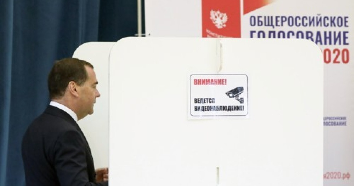 RUSSIA VOTING CONSTITUTIONAL AMENDMENTS