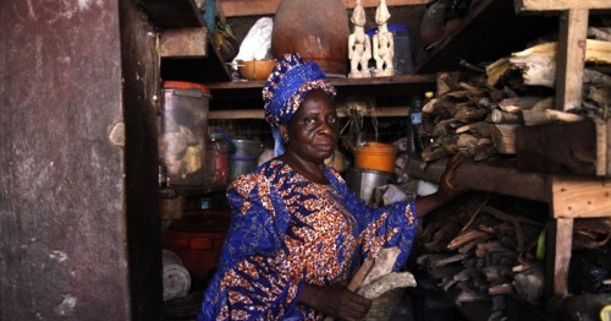 NIGERIA PHOTO SET TRADITIONAL HEALER