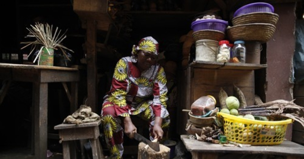 NIGERIA PHOTO SET TRADITIONAL HEALER