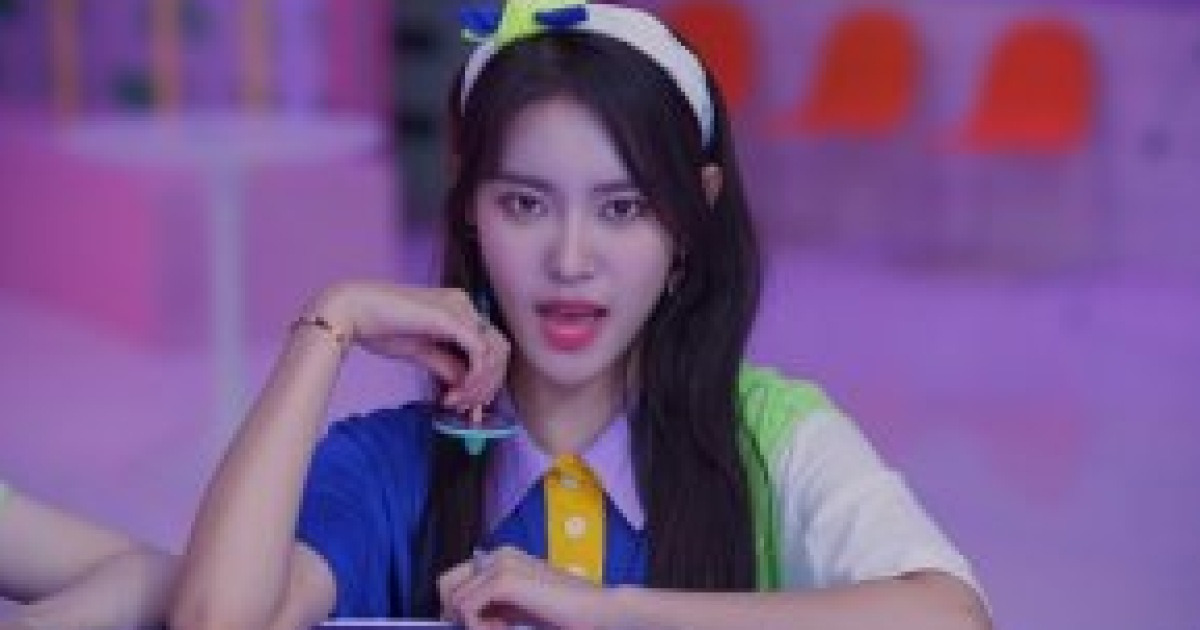 '데뷔' 위클리, 'Tag Me(@Me)' MV 티저 공개