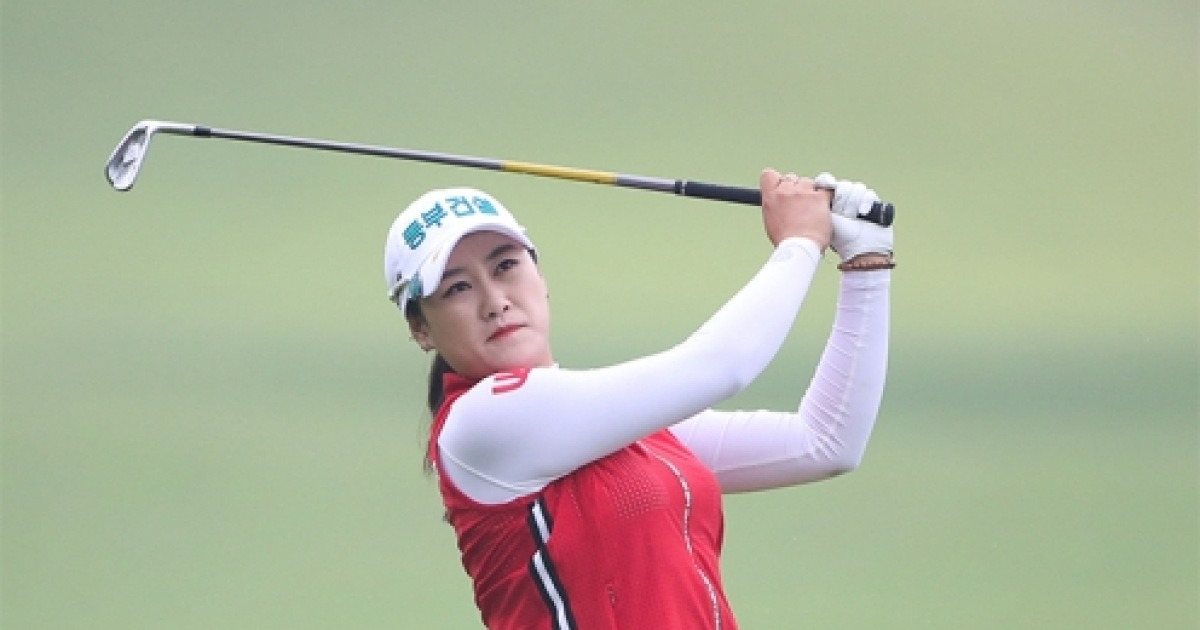 지한솔 프로의 물오른 아이언 샷 [KLPGA BC카드·한경 레이디스컵]