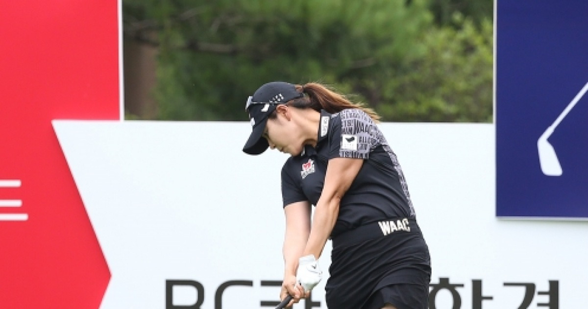 김지현 프로의 파워풀한 티샷 [KLPGA BC카드·한경 레이디스컵]