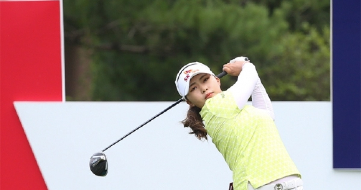 선두를 2타 차로 따라붙은 김지영2 프로 [KLPGA BC카드·한경 레이디스컵]