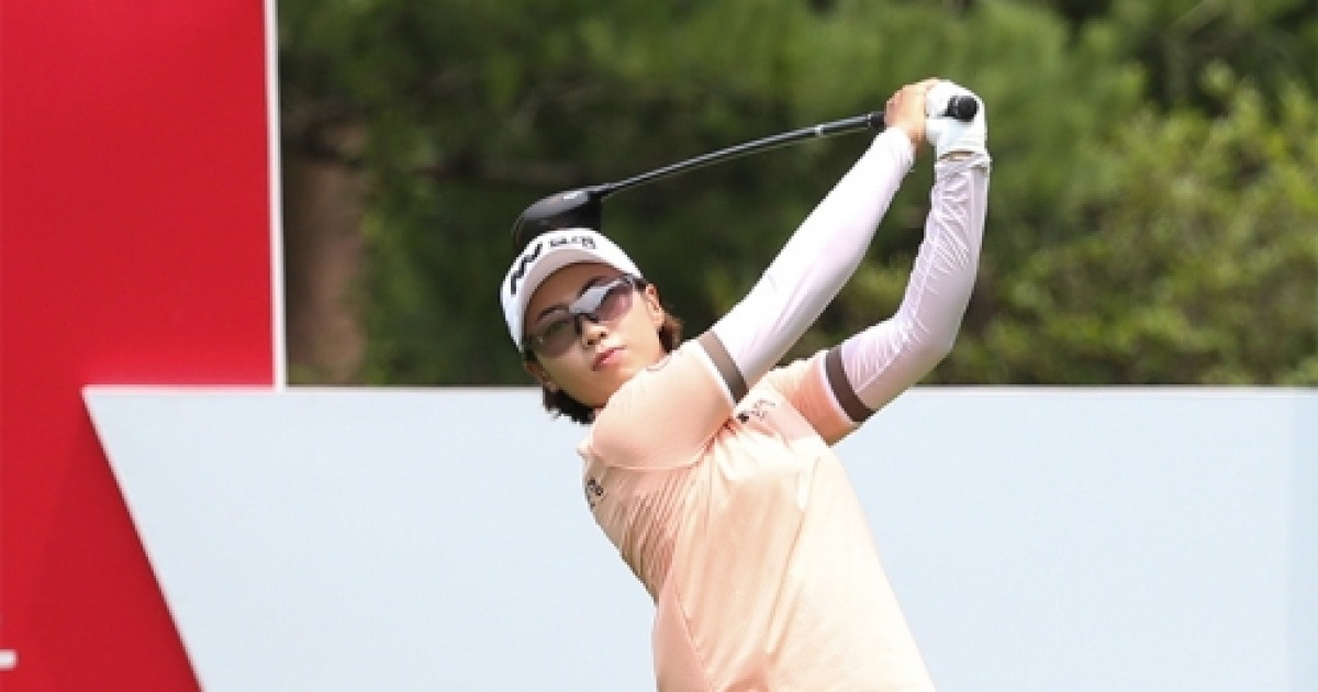 '18번홀 이글' 안나린 프로, 공동 2위로 도약 [KLPGA BC카드·한경 레이디스컵]