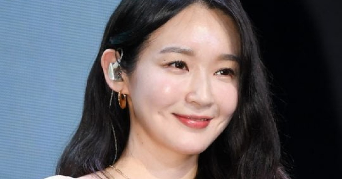 강민경 쇼핑몰 아비에무아 론칭 화제 유튜버→사업가 영역 확장