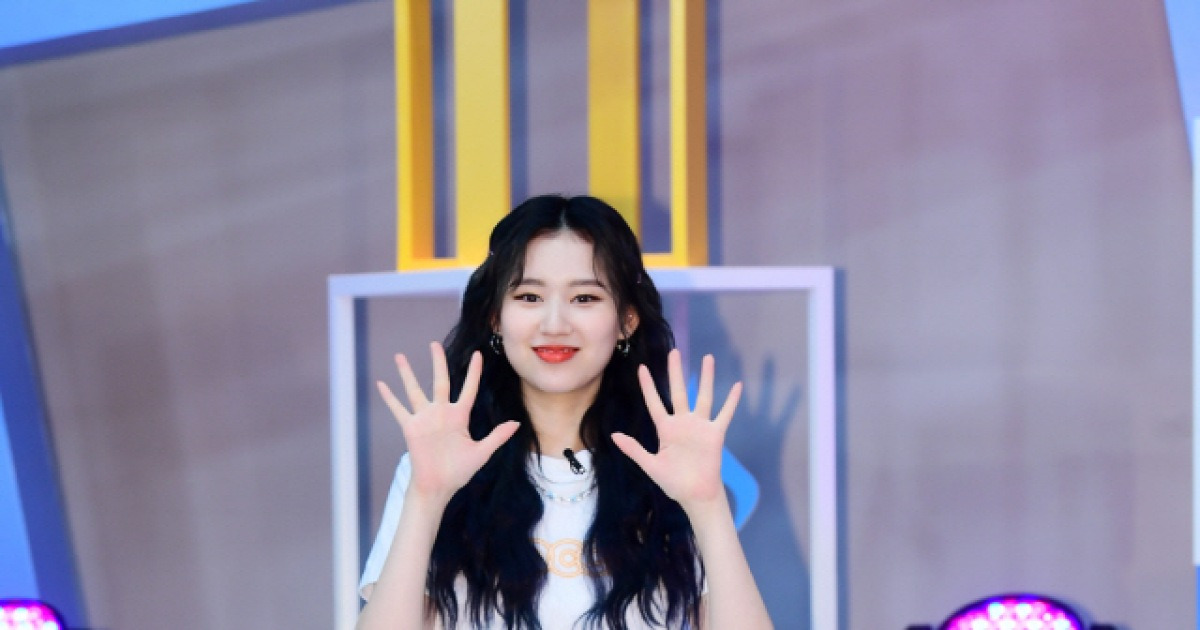 위키미키 엘리 훈훈한 손짓