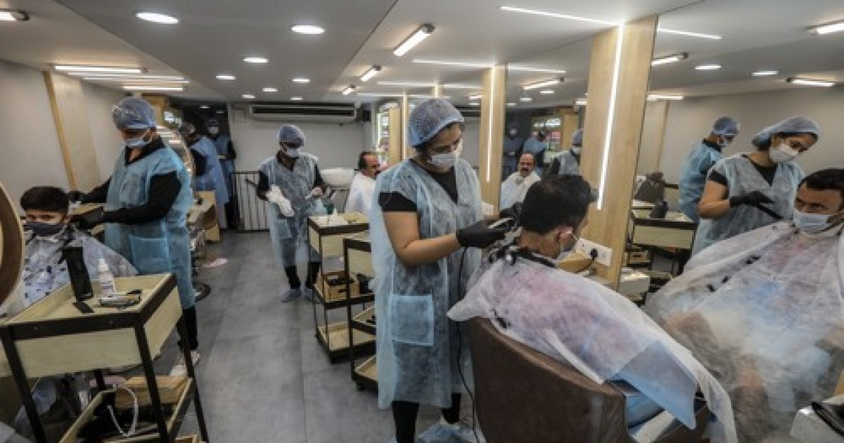INDIA PANDEMIC CORONAVIRUS COVID19 LOCKDOWN HAIR SALONS BARBERS