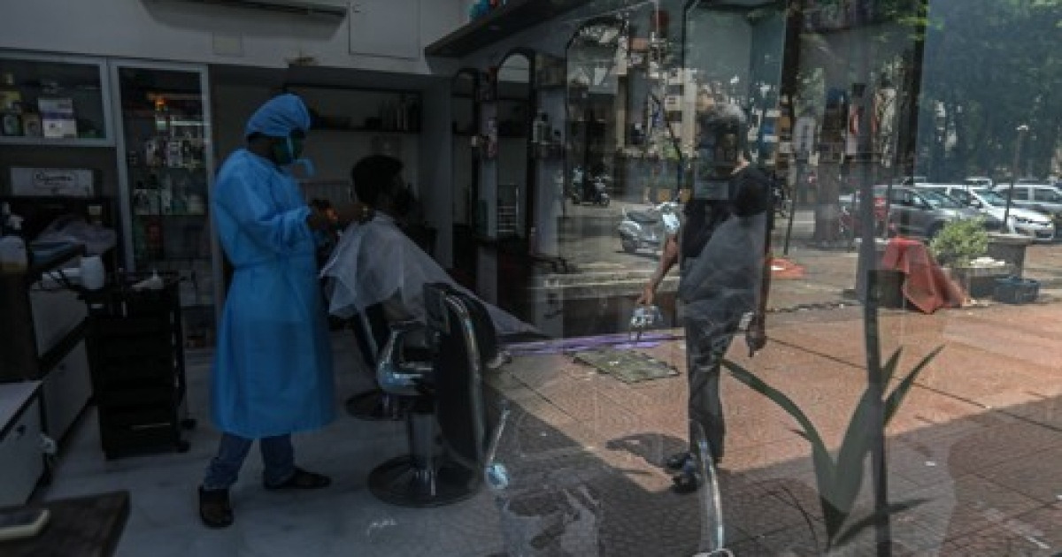 INDIA PANDEMIC CORONAVIRUS COVID19 LOCKDOWN HAIR SALONS BARBERS