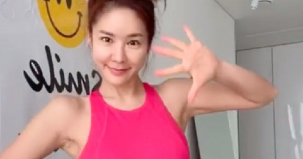 김준희, 탱크톱 입고 20대 못지않은 잘록 허리 뽐내.. "51.9 kg"