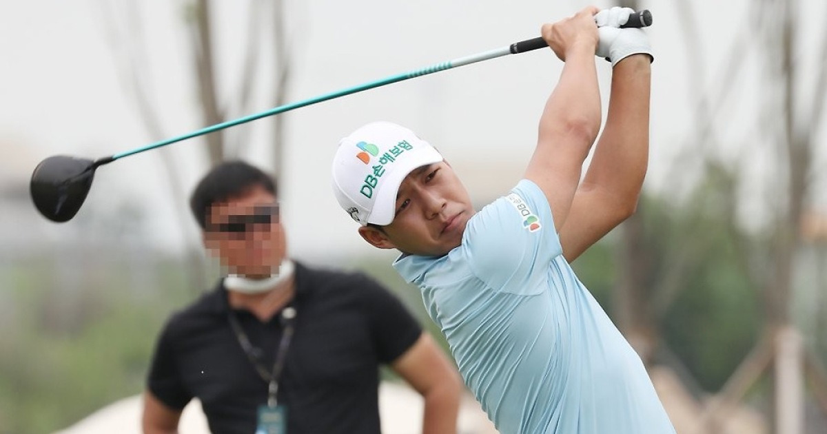 드라이버샷 하는 문도엽