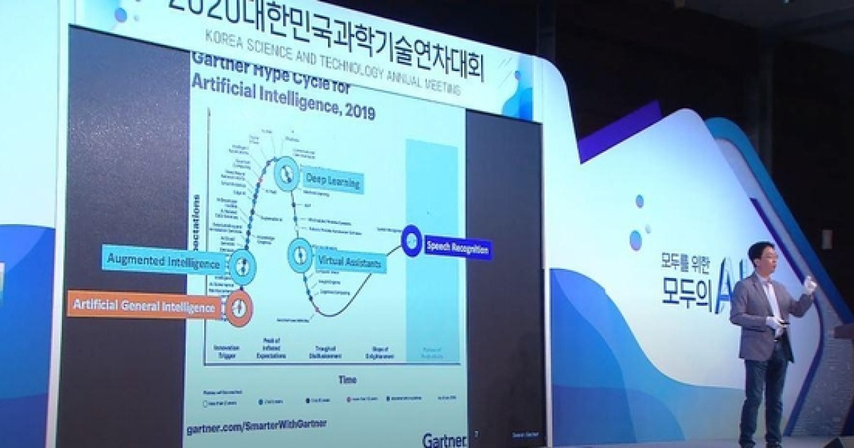 애플 '시리' 만든 김윤 SKT CTO "AI 비서끼리 소통하는 시대 온다"