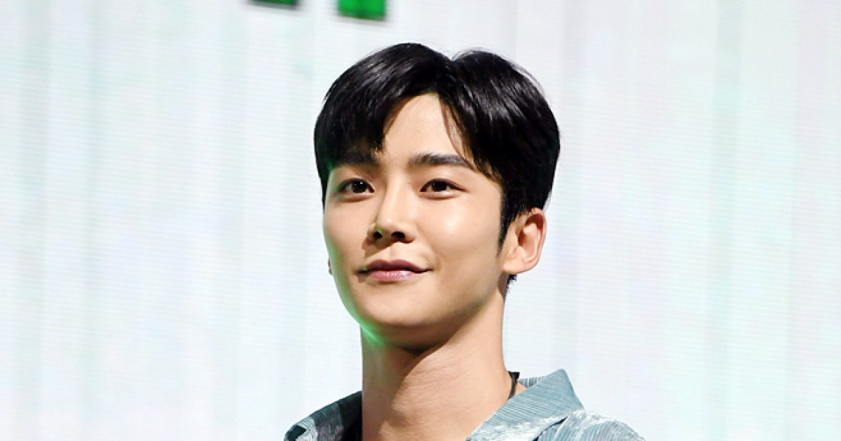 [TD포토] SF9 로운 '독보적인 잘생김'