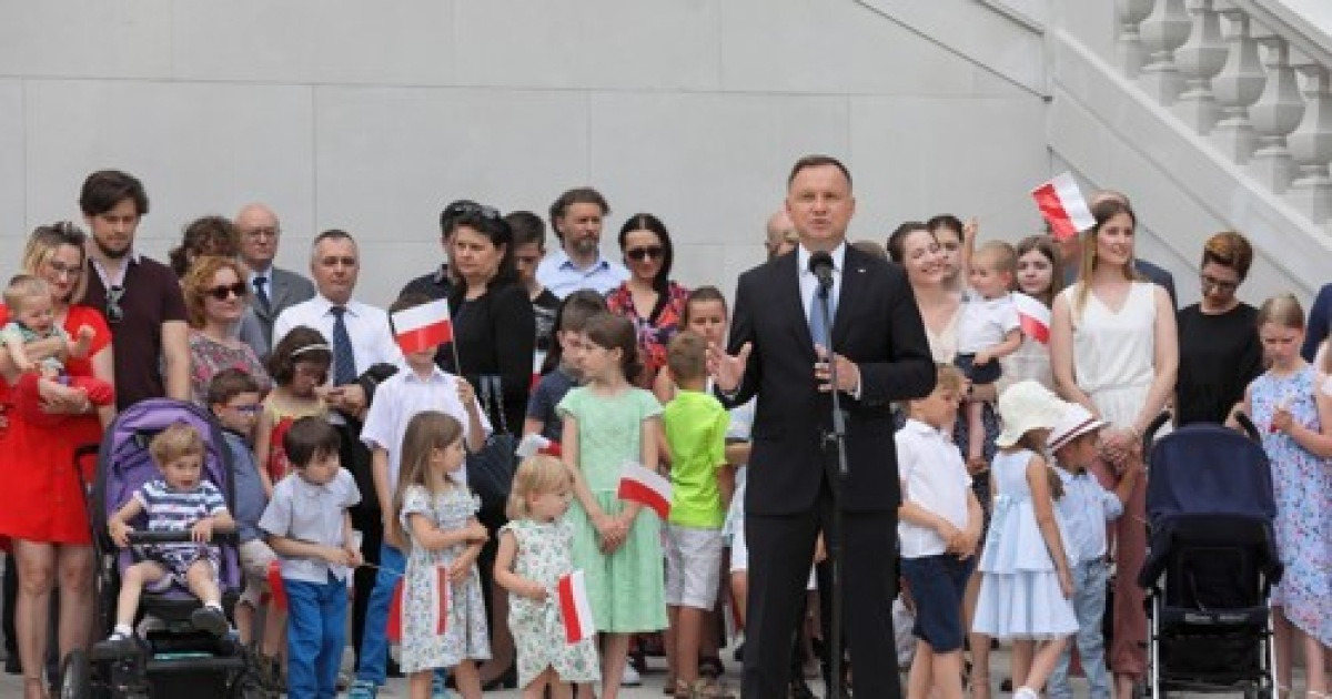 POLAND HUMAN RIGHTS CONSTITUTION ADOPTION PROHIBITION